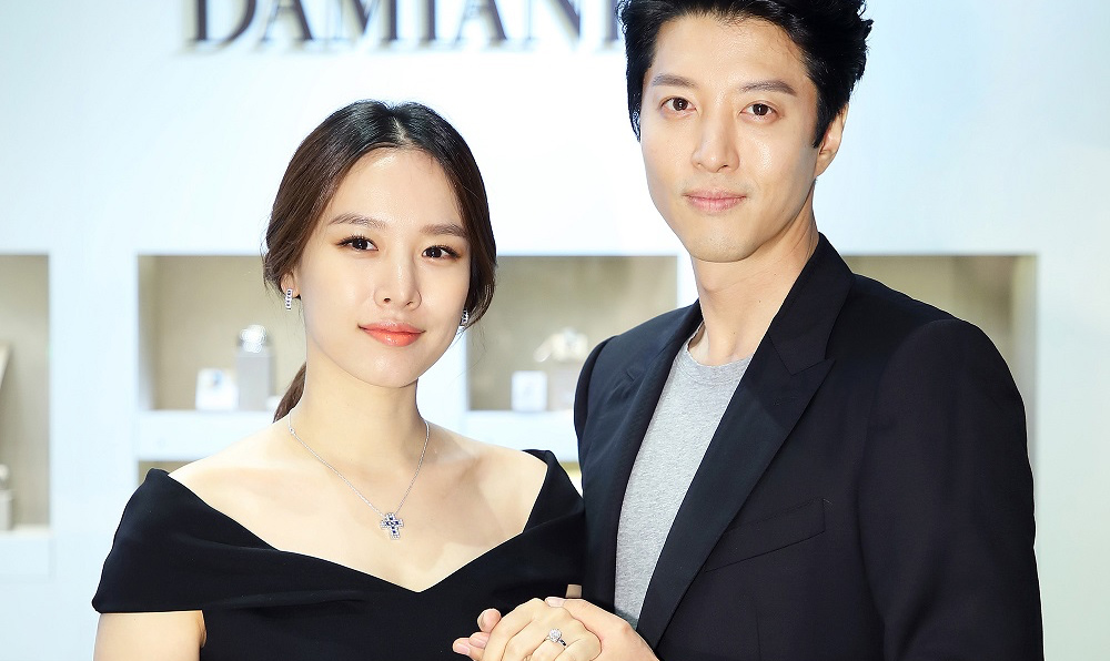 คู่รักนักแสดง อีดงกอน - โจยุนฮี ตัดสินใจหย่าร้าง แยกทางหลังแต่งงานกัน ...