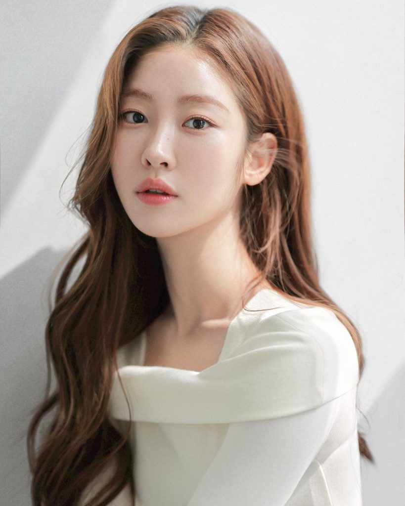 ส่องประวัติ - ผลงาน ของ ซงจีอู (Song Ji Woo)